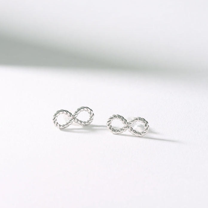 INFINITY PIERCED EARRINGS [SILVER] – O→KI